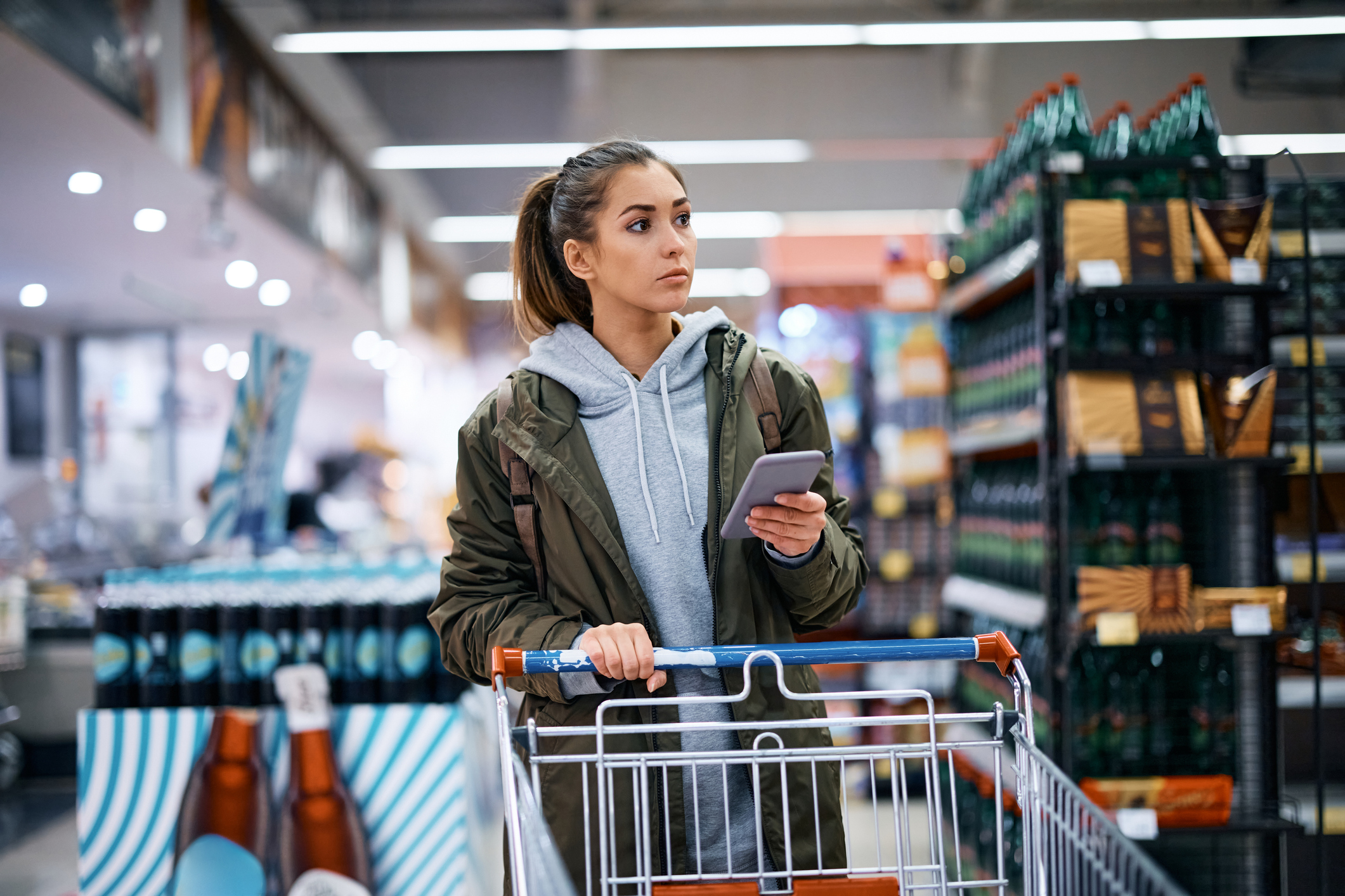 Cautious consumers hold back spending – Newsreel