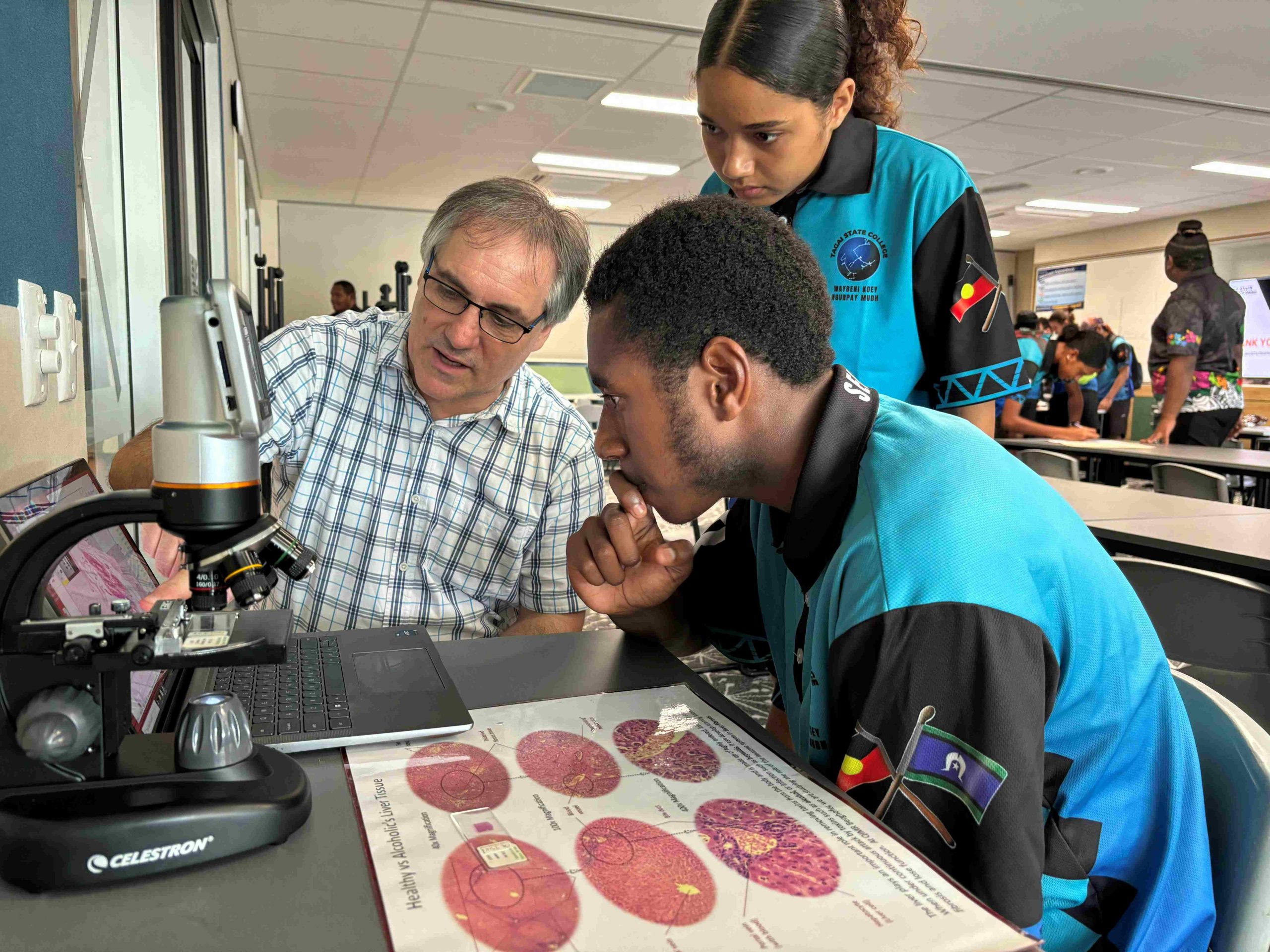 Researchers reach out to inspire students in FNQ – Newsreel
