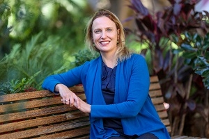 Life-saving neurosurgeon harnesses robots and lasers – Newsreel