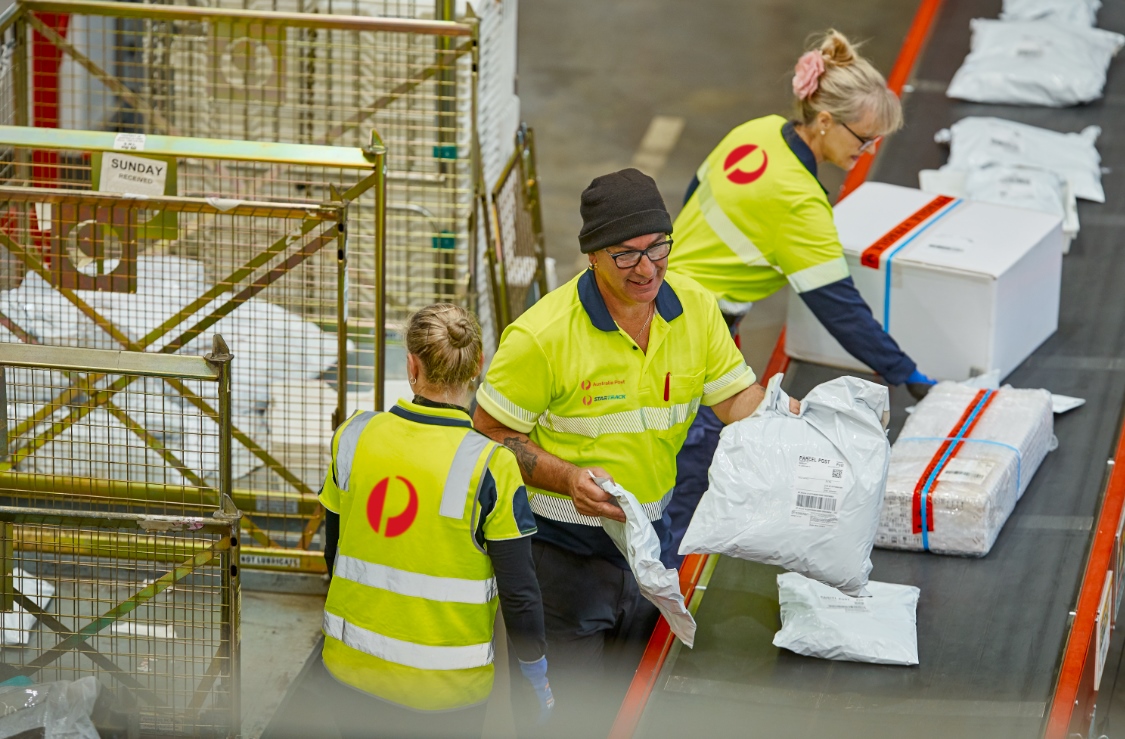 Record parcel delivery frenzy to end 2024 – Newsreel