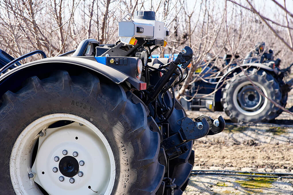 Autonomous tractors to crack Aussie nut industry – Newsreel
